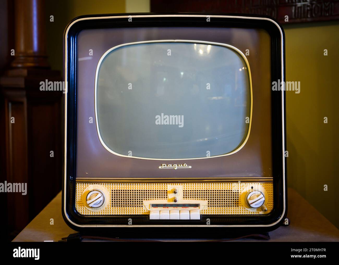 Old television tuning hi-res stock photography and images - Alamy
