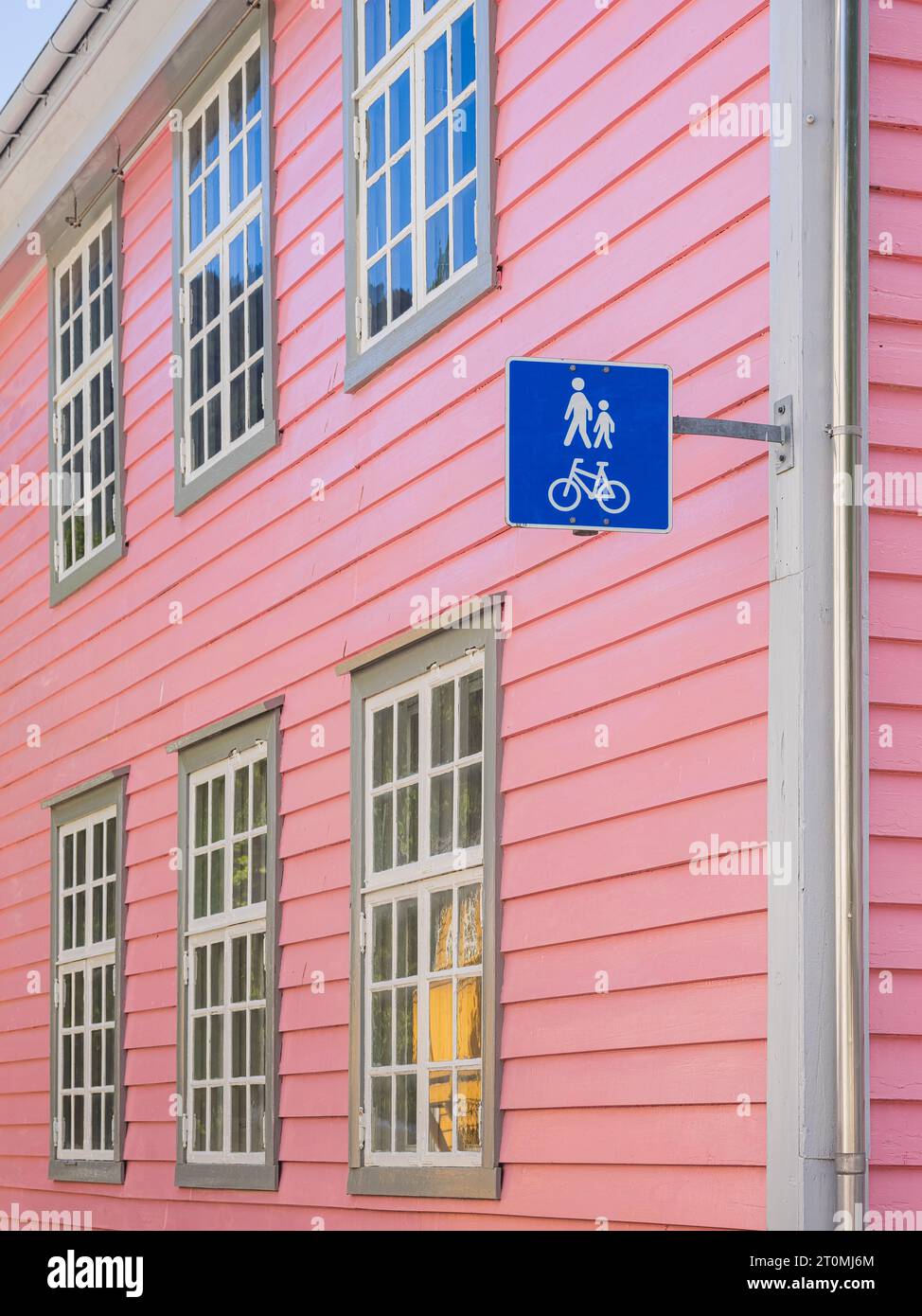 Pedestrian walkway sign hi-res stock photography and images - Alamy