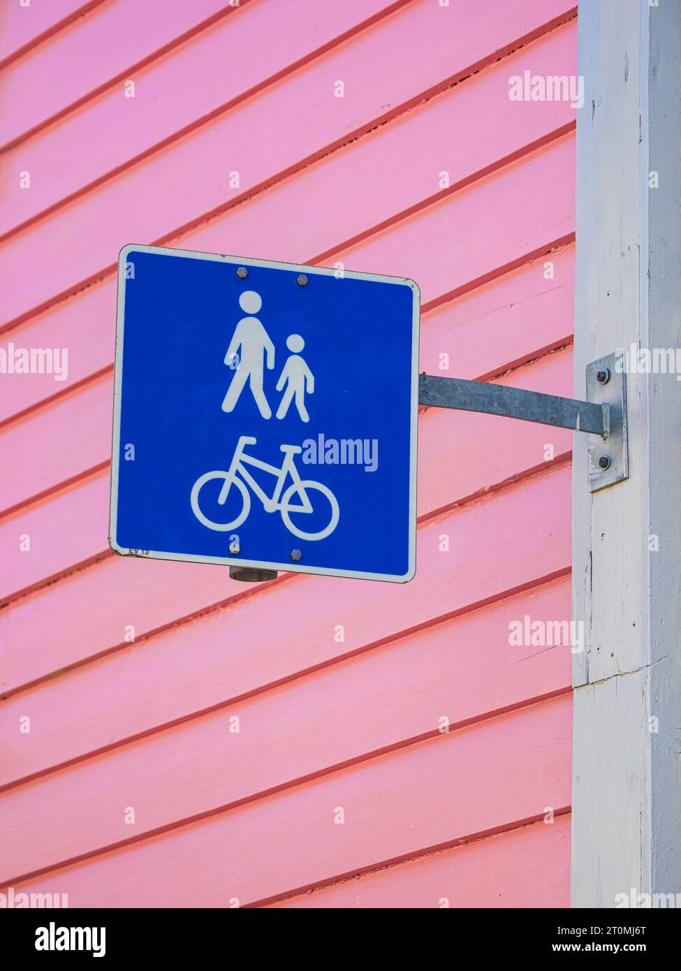 Pedestrian walkway sign hi-res stock photography and images - Alamy