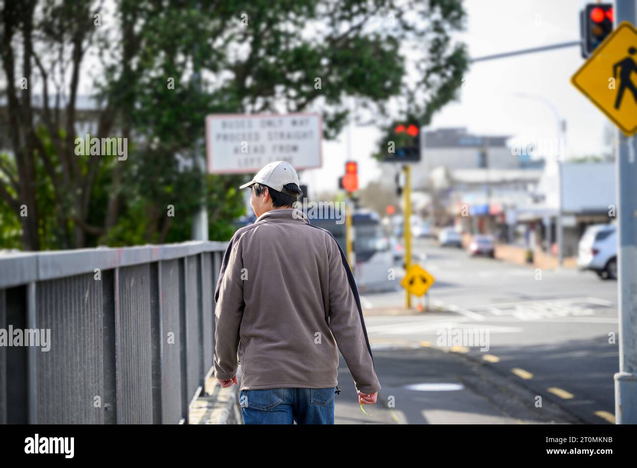 City walking transportation hi-res stock photography and images - Alamy
