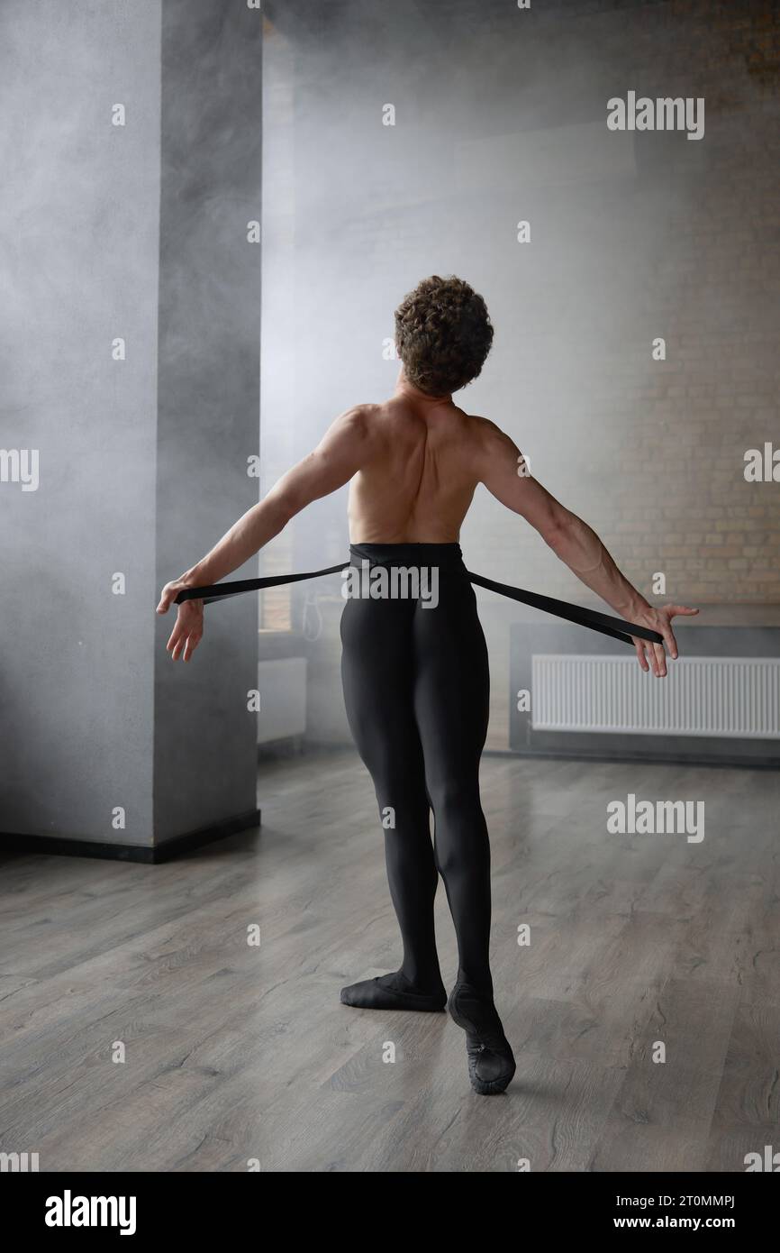 Man performing ballet hi-res stock photography and images - Alamy