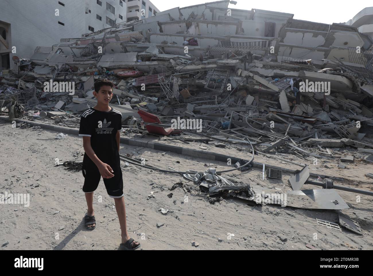 Gaza City, Palestibe. 8th Oct 2023. Palestinians inspect the ruins of ...