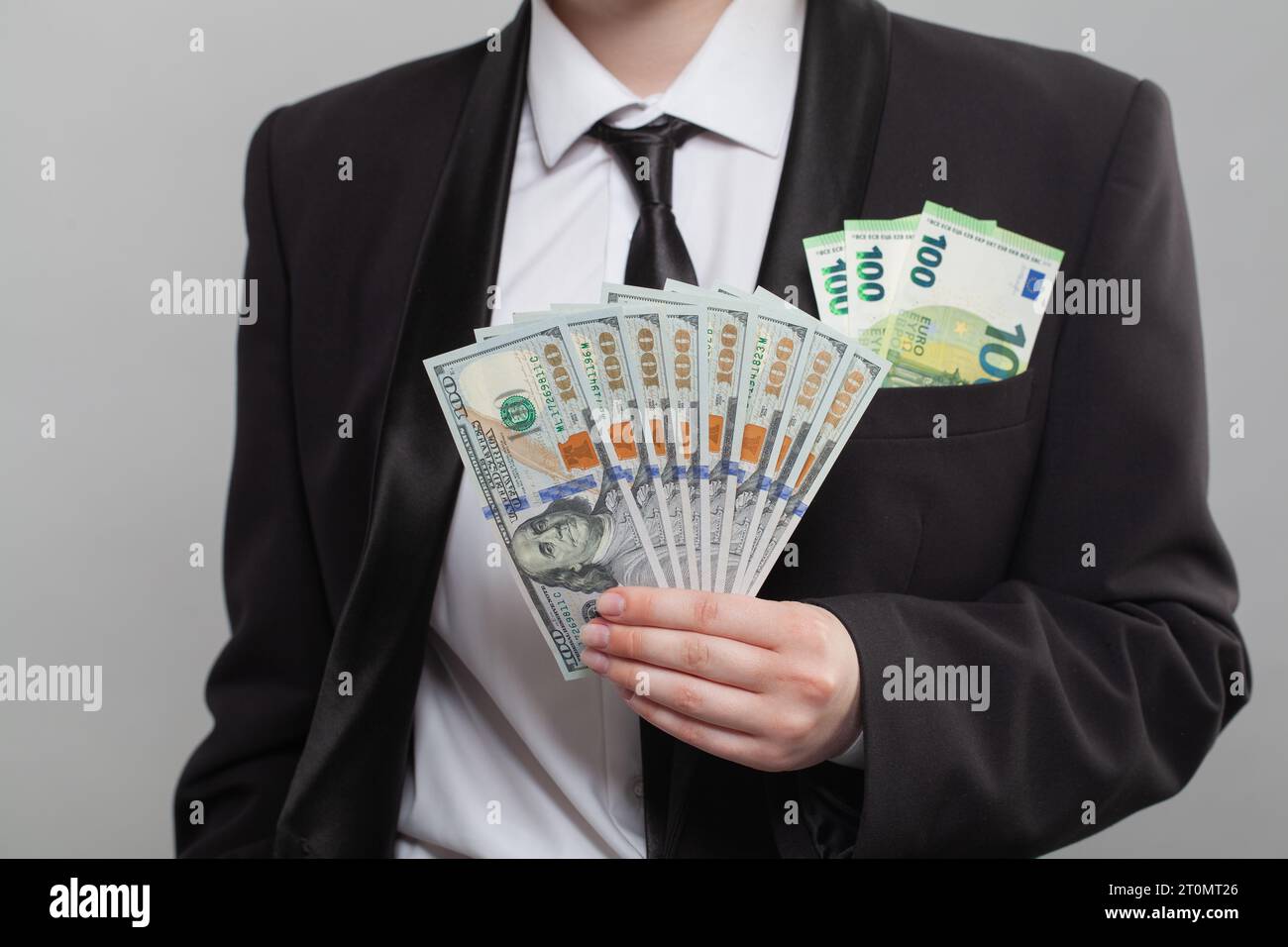 Bill in hand hi-res stock photography and images - Alamy