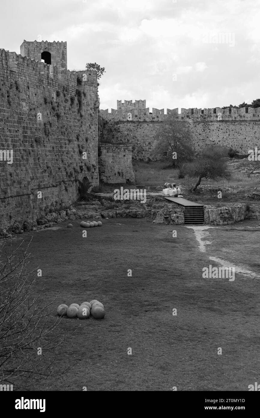 Medieval world Black and White Stock Photos & Images - Alamy