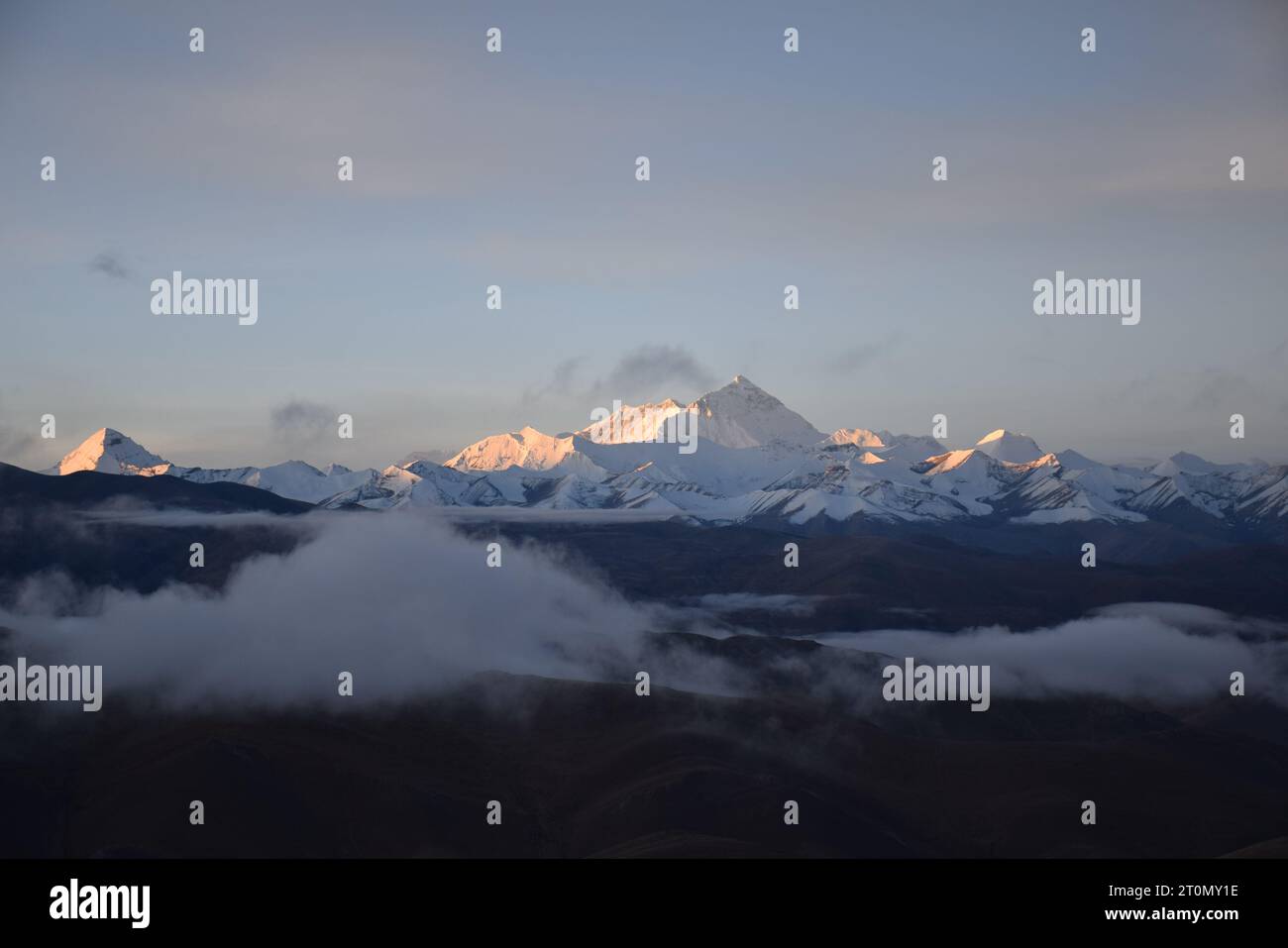 View of the mountains of Himalaya chain at sunrise in Tibet autonomous ...