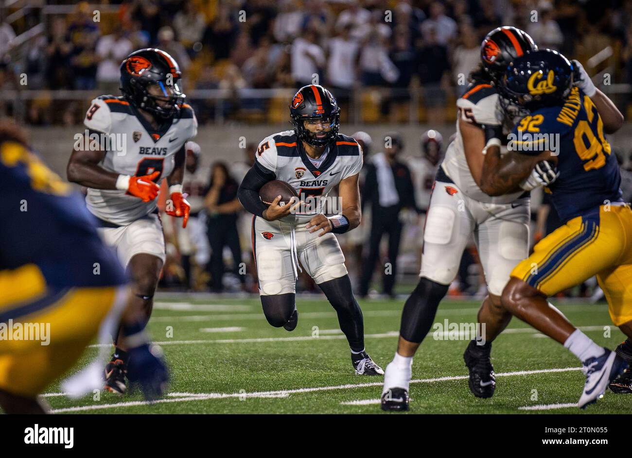 October 07 2023 Berkeley, CA U.S.A Oregon State quarterback DJ ...