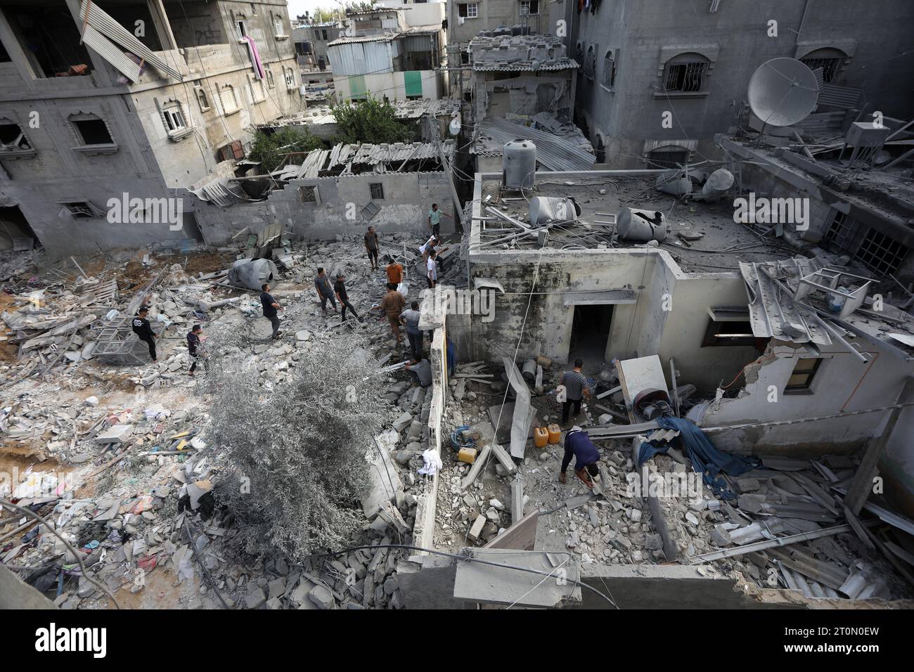 Rafah, Gaza. 8th Oct 2023.. Palestinians retrieves salvageable items ...