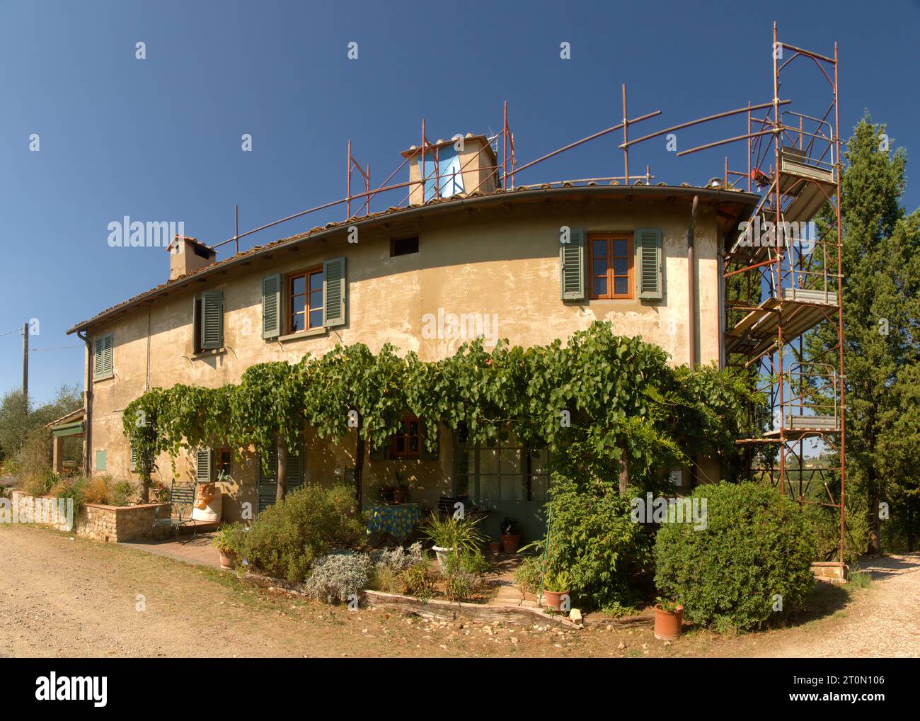 Rustico with scaffolding in the countryside of Montespertoli, Florence ...