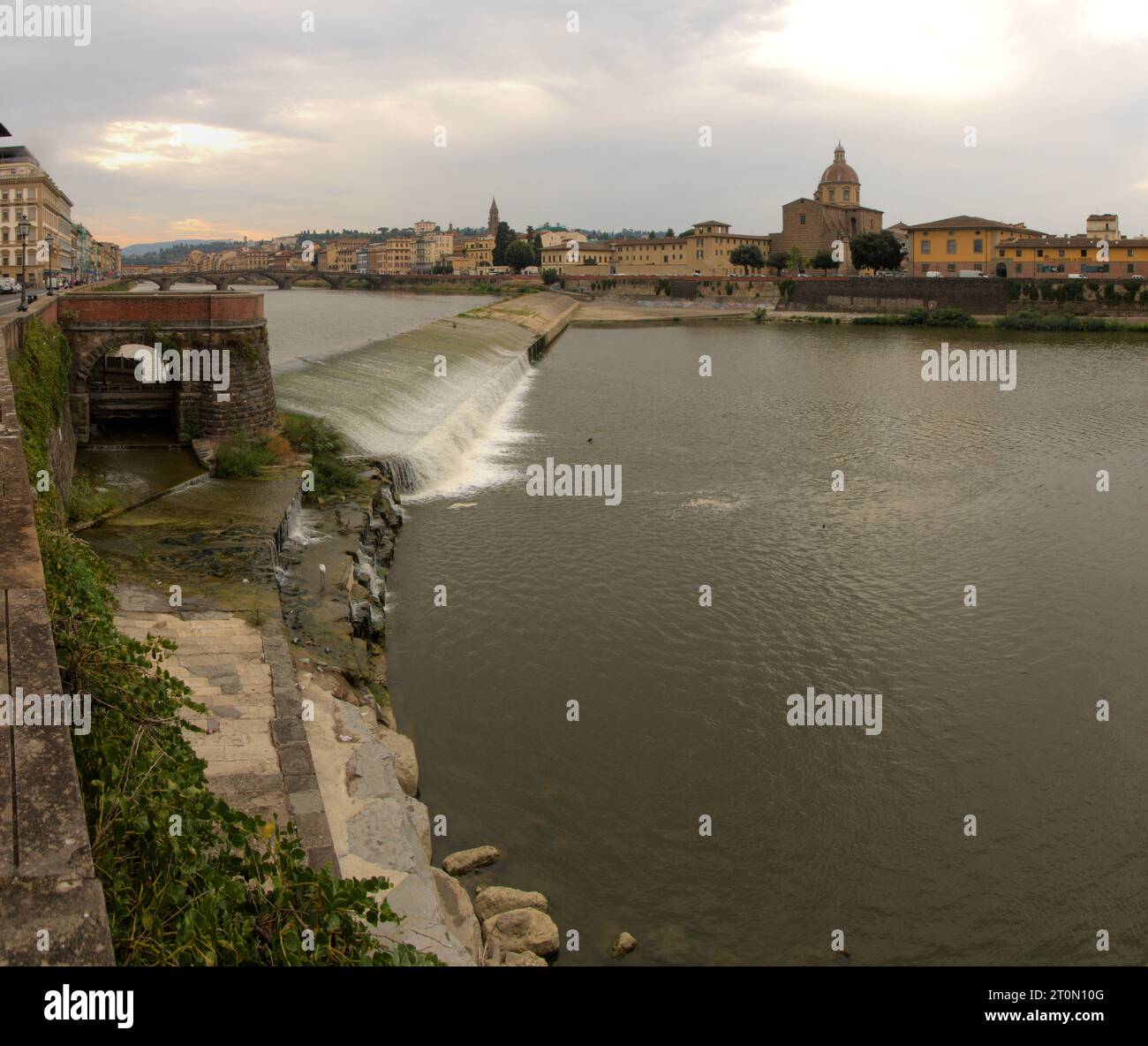 Arno river in Florence showing the Chiesa di San Frediano in Cestello ...