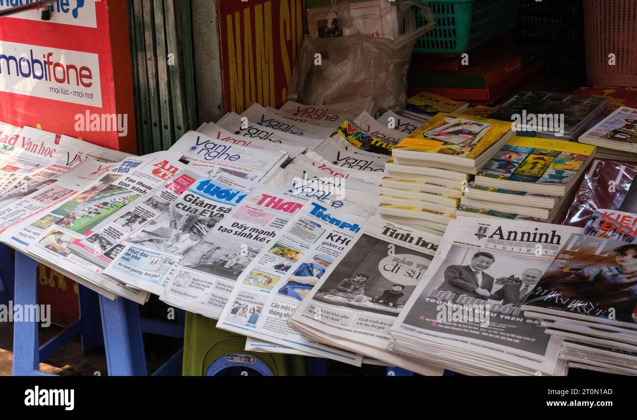 Vietnamese newspapers hi-res stock photography and images - Alamy