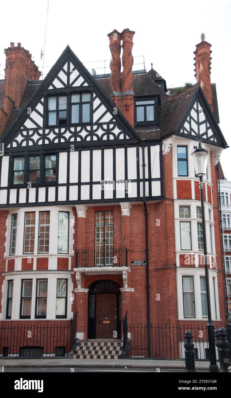 Residential Building, Knightsbridge, London, UK Stock Photo - Alamy