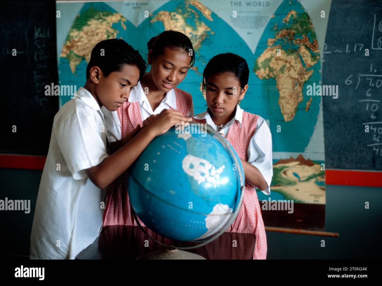 Weltkarte studieren hi-res stock photography and images - Alamy