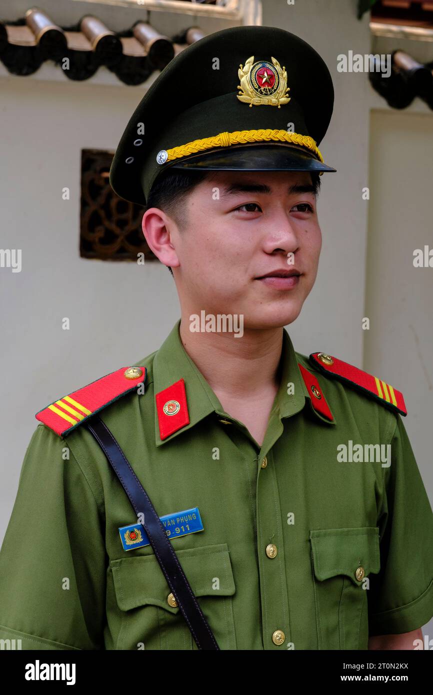 Hanoi, Vietnam. Guard at Ho Chi Minh Mausoleum Stock Photo - Alamy