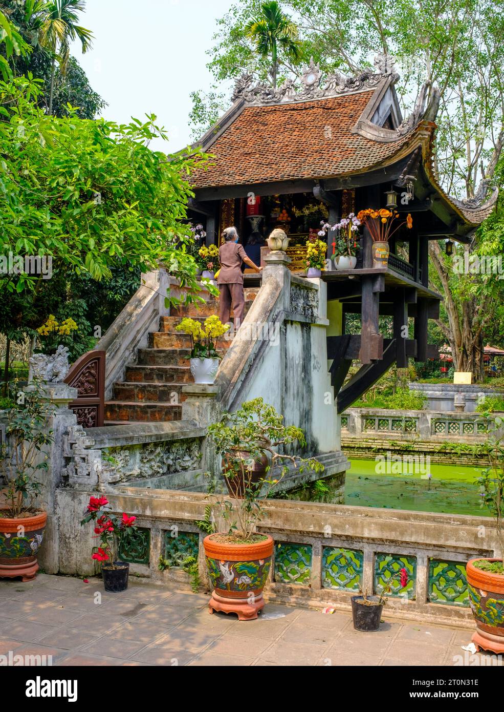 One pillar pagoda hi-res stock photography and images - Alamy