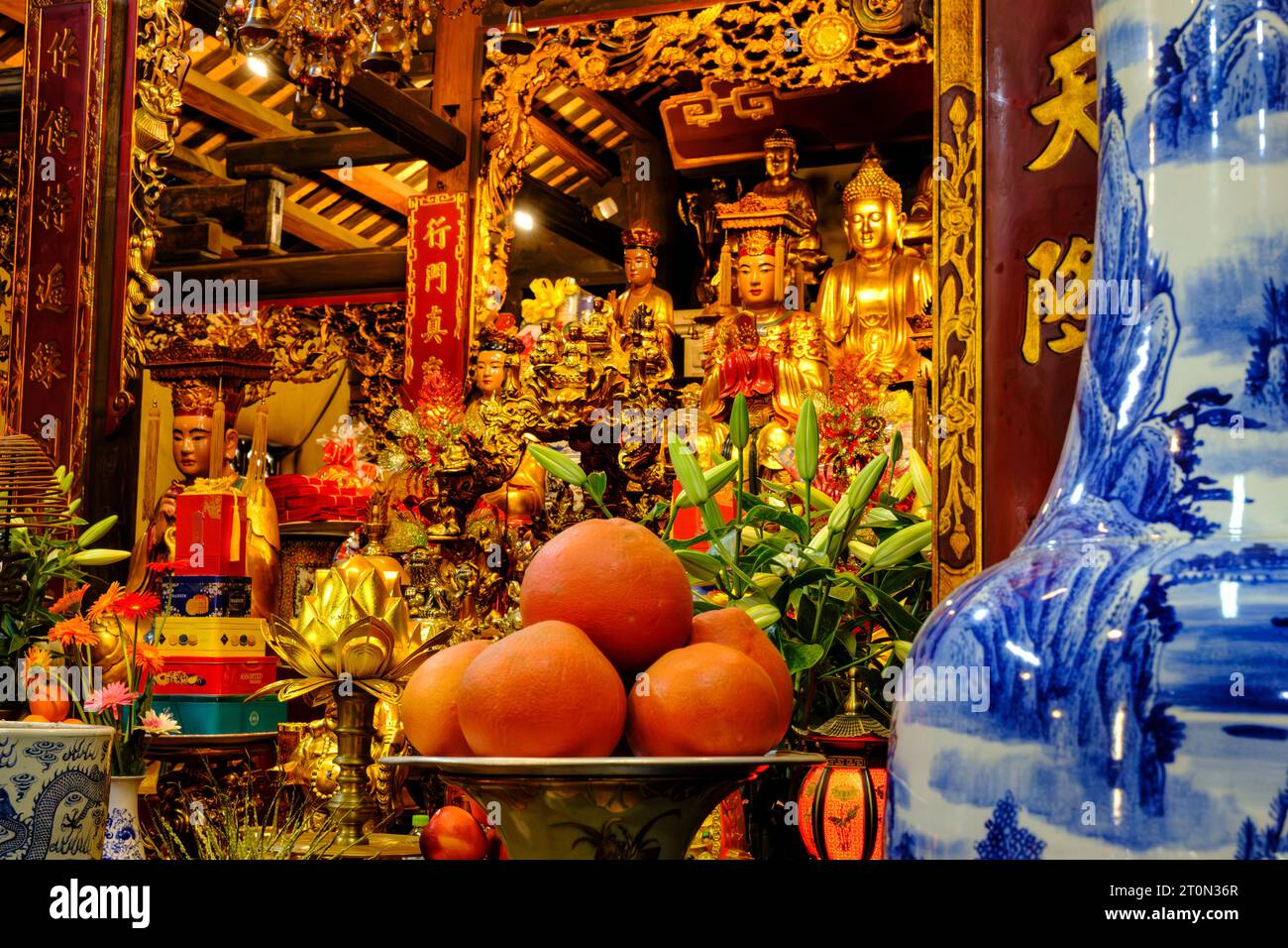 Hanoi, Vietnam. Interior of Dien Huu Buddhist Pagoda Stock Photo - Alamy