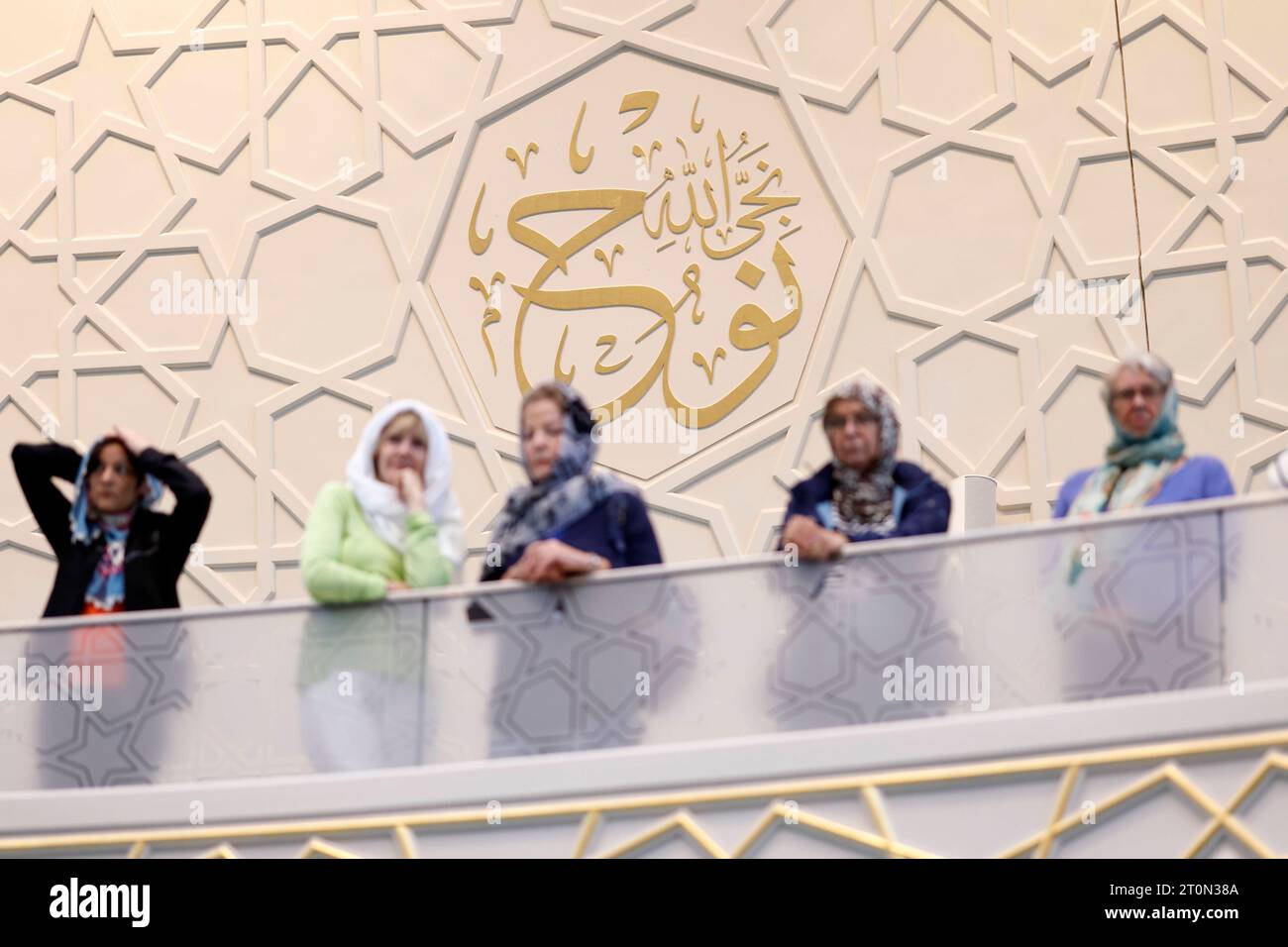 Innenansicht der DITIB Zentralmoschee in Ehrenfeld am Tag der offenen ...