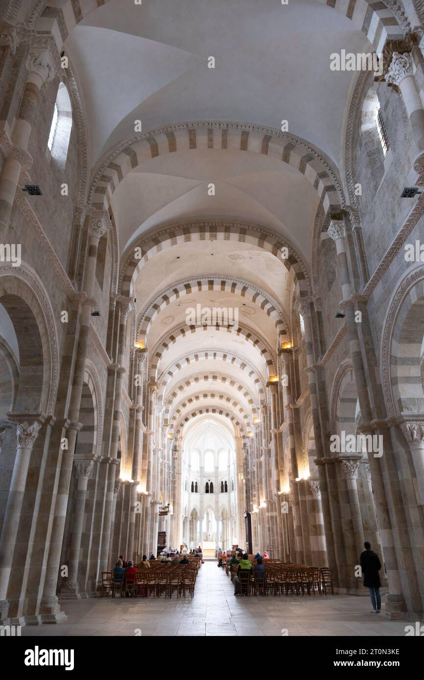 Vezelay abbey hi-res stock photography and images - Alamy