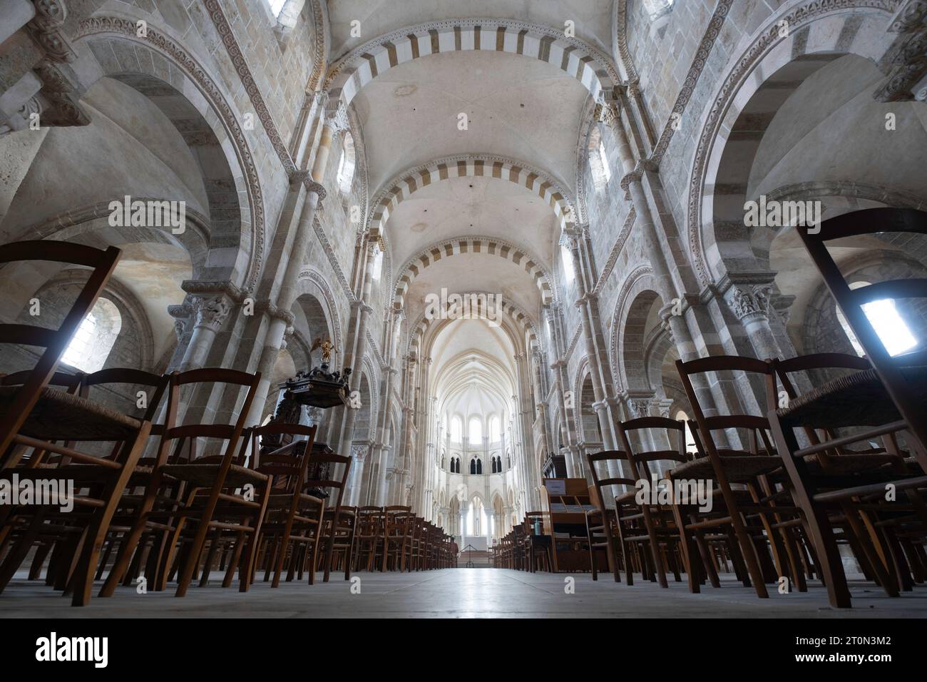 Vezelay marie madeleine facade hi-res stock photography and images - Alamy