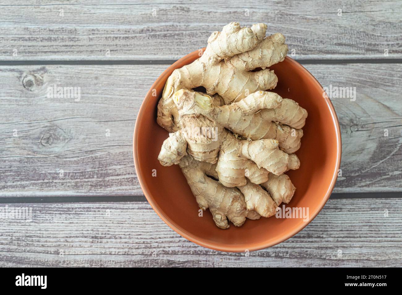 Fresh organic ginger roots rhizome on display Stock Photo - Alamy
