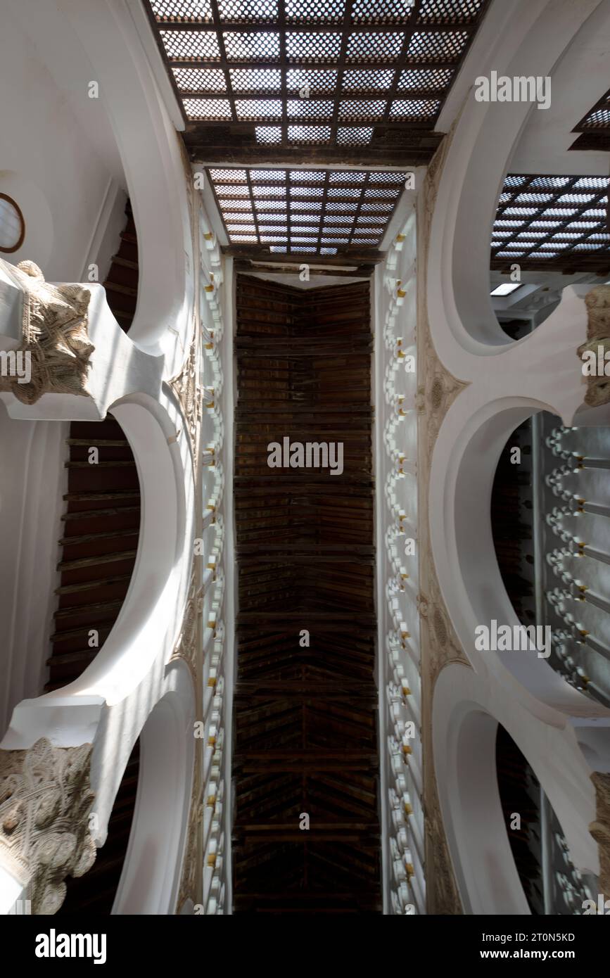 Wooden coffered ceiling hi-res stock photography and images - Alamy