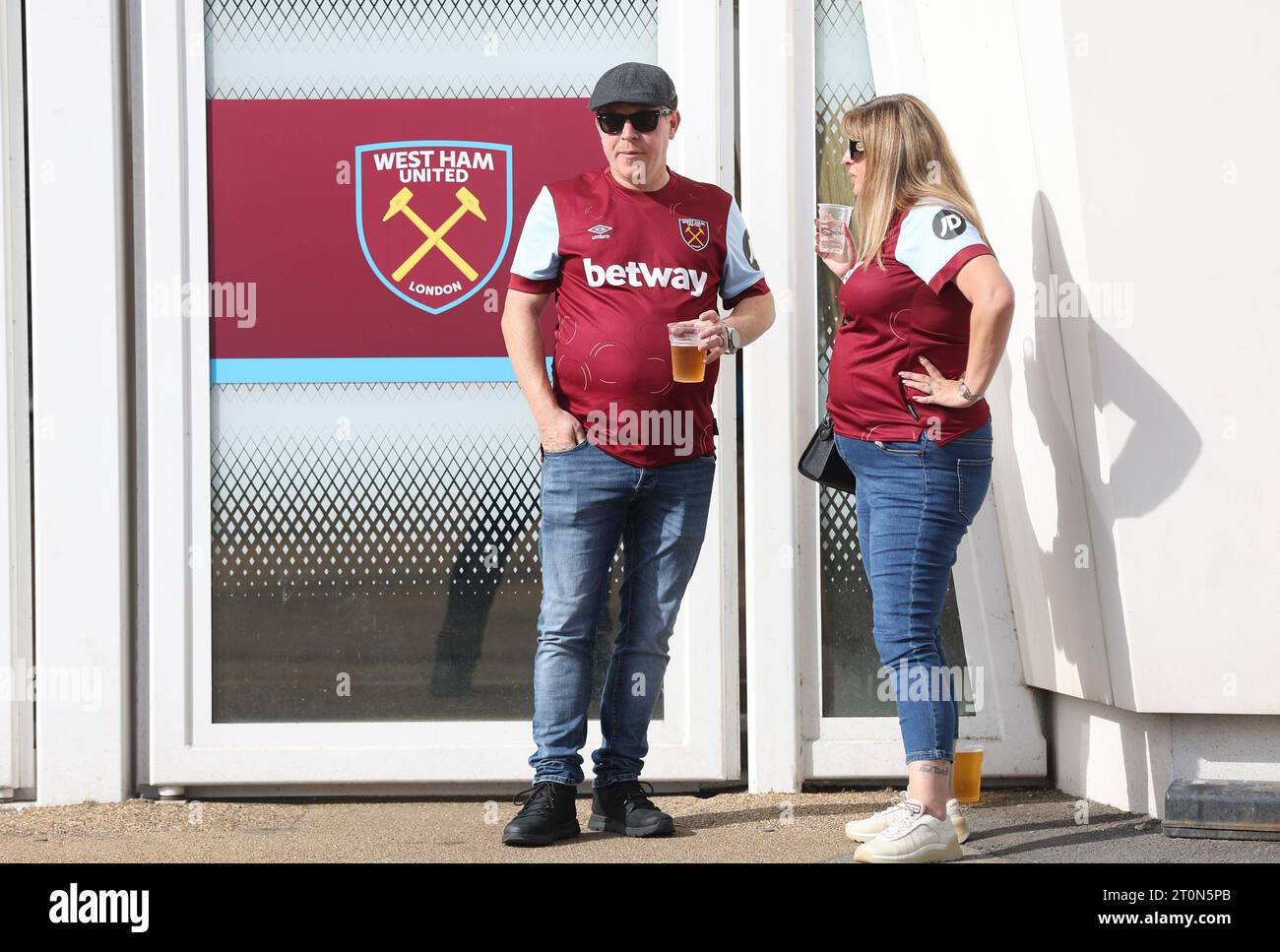 West ham united fans hi-res stock photography and images - Alamy