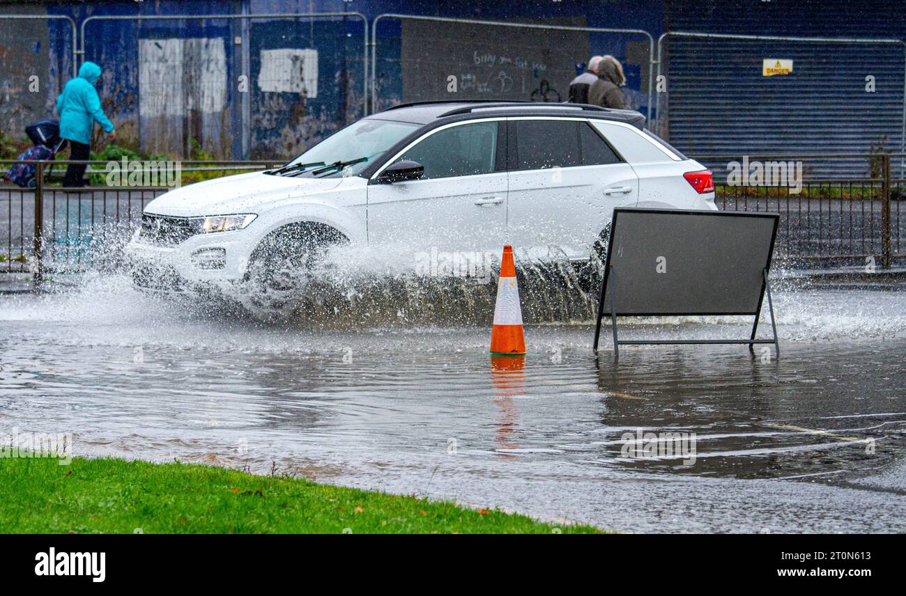 Dundee, Tayside, Scotland, UK. 8th Oct 2023. UK Weather: Flooding on ...