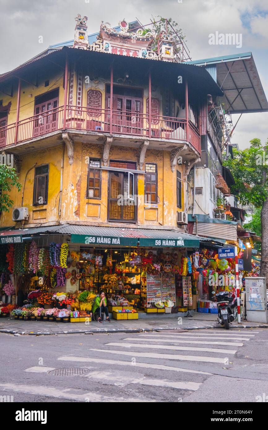 Hanoi, Vietnam. Hang Ma Street Scene. Colonial Era Architecture Stock ...