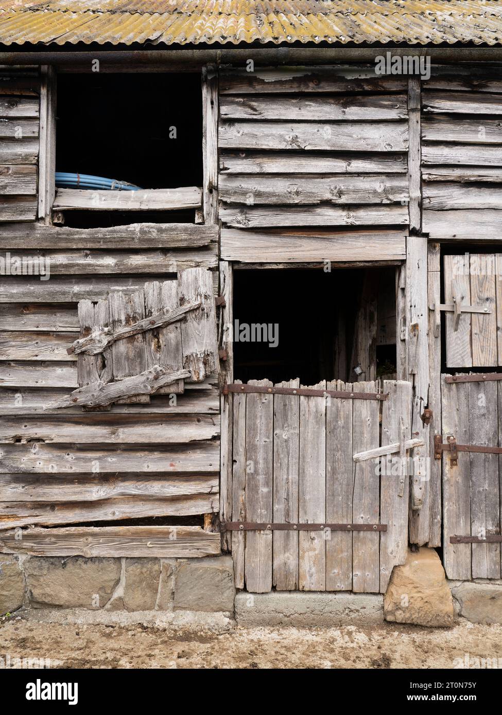 Old Wooden Barn, Hopesay, Craven Arms, Shropshire, England, UK Stock ...