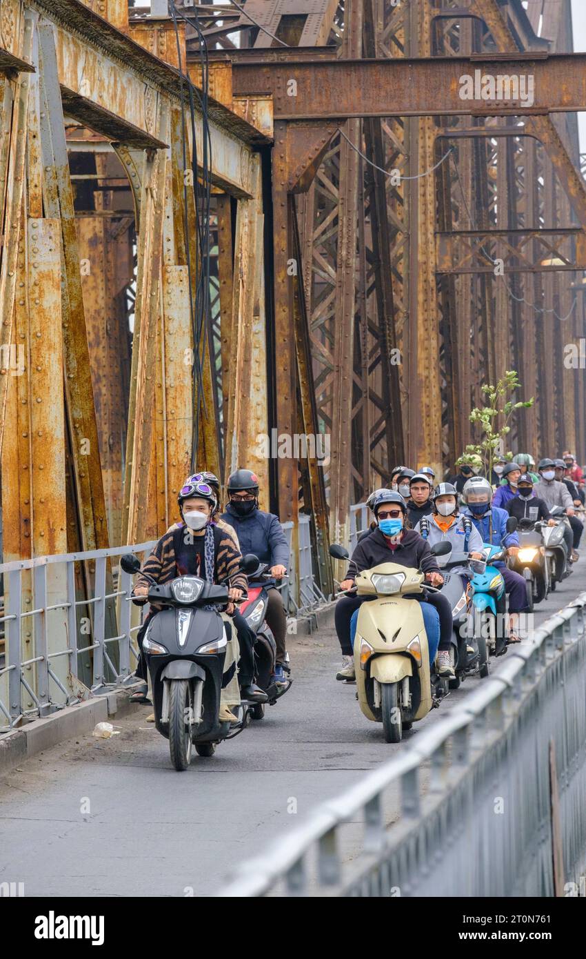 Hanoi, Vietnam. Long Bien Bridge Traffic Stock Photo - Alamy