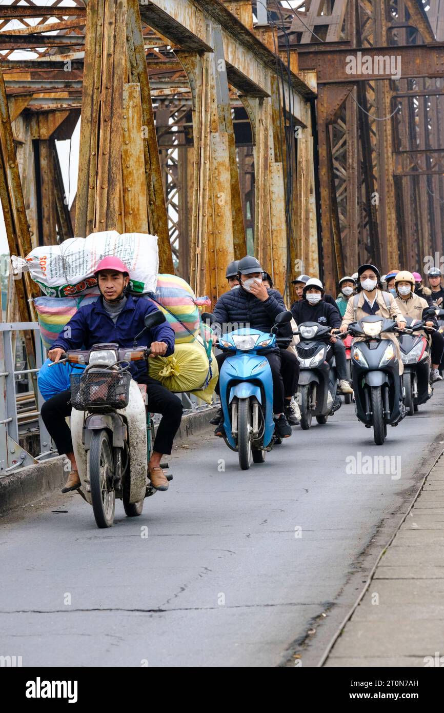 Hanoi, Vietnam. Long Bien Bridge Traffic Stock Photo - Alamy