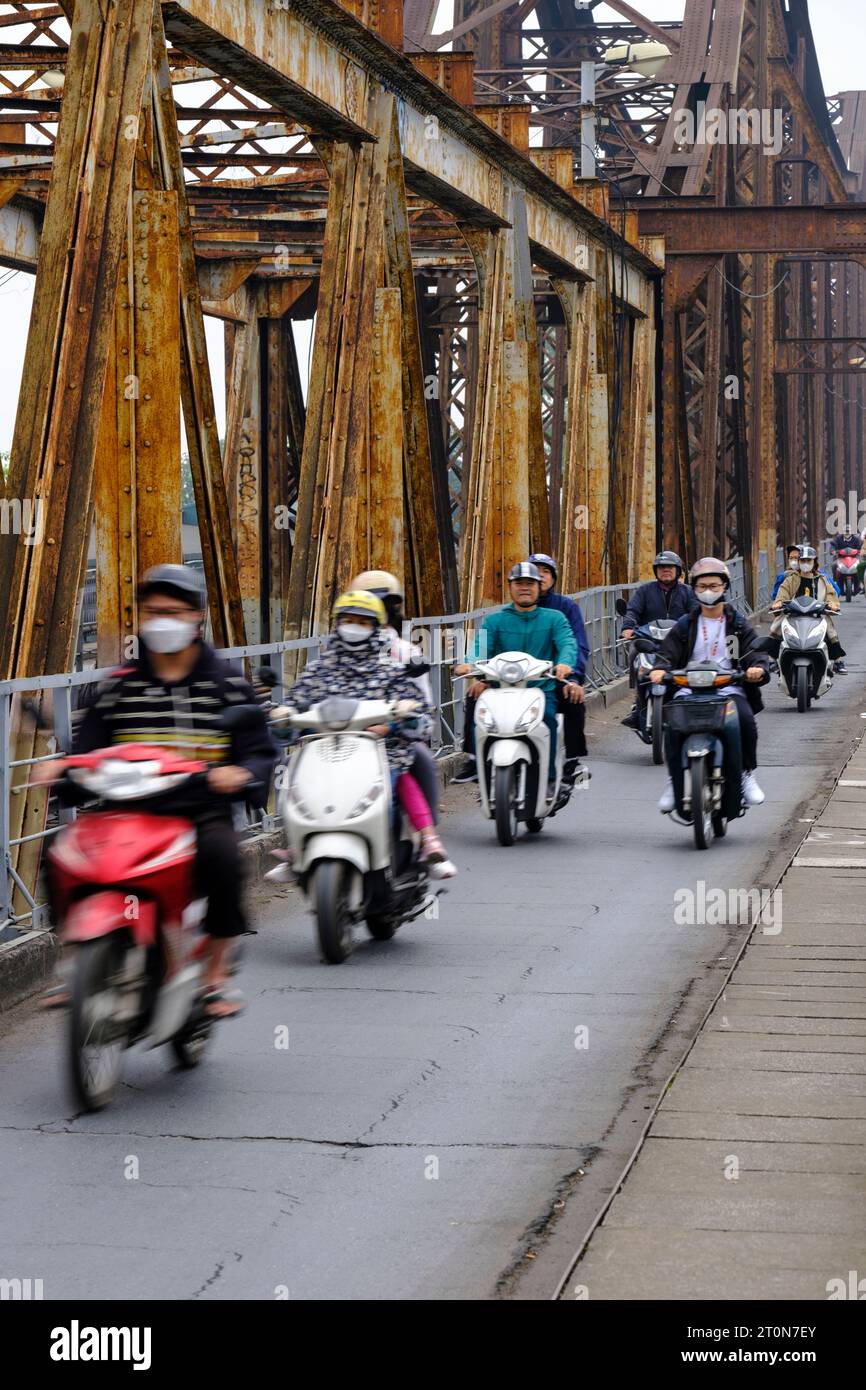 Hanoi, Vietnam. Long Bien Bridge Traffic Stock Photo - Alamy