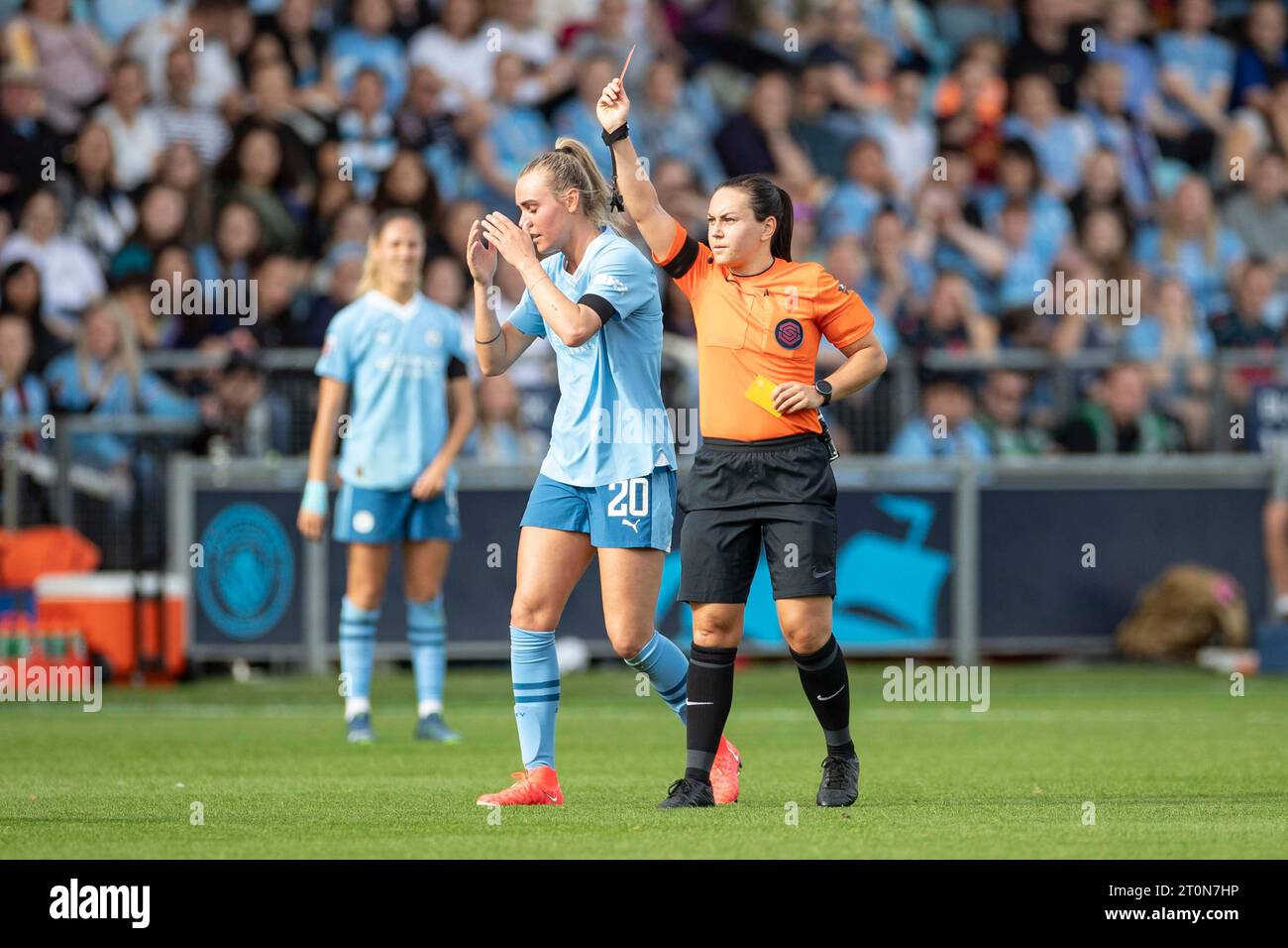 Manchester on Sunday 8th October 2023. Referee Emily Heaslip shows a ...