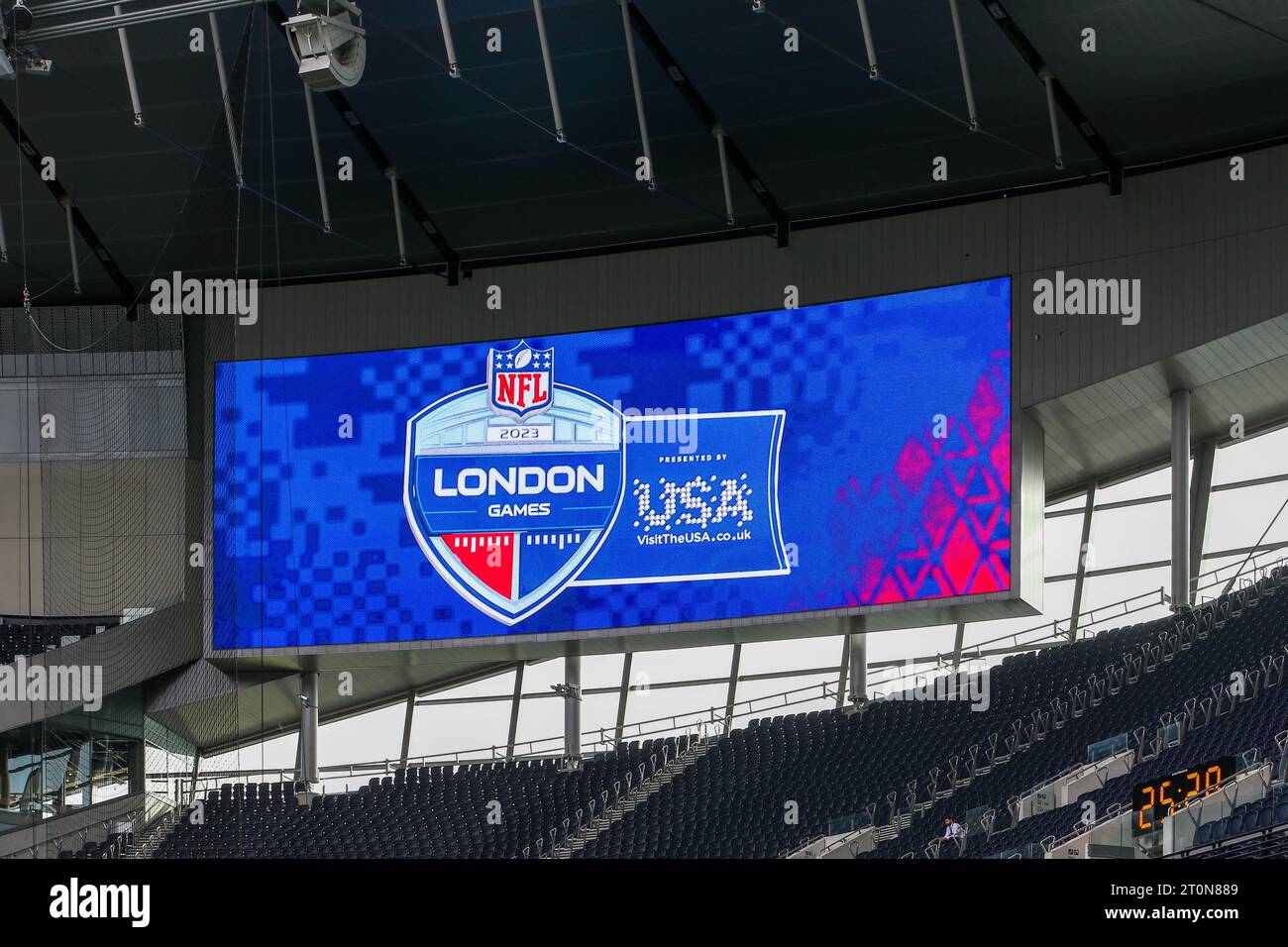 Football stadium screen uk hi-res stock photography and images - Alamy