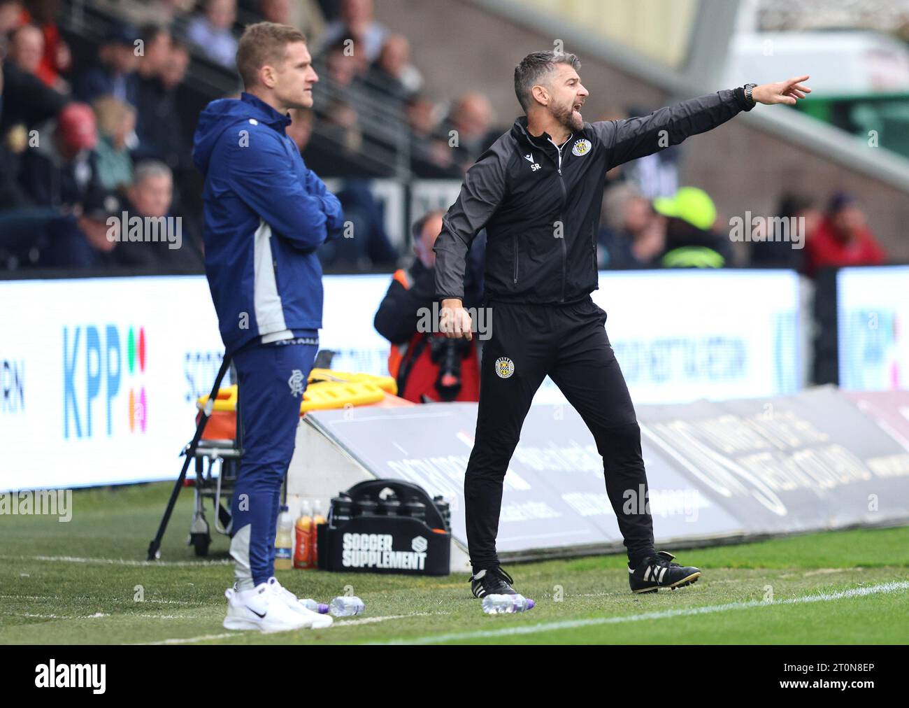 Stephen robinson steven davis hi-res stock photography and images - Alamy
