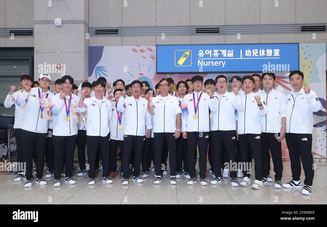 08th Oct, 2023. S. Korean baseball team returns home This pool photo ...