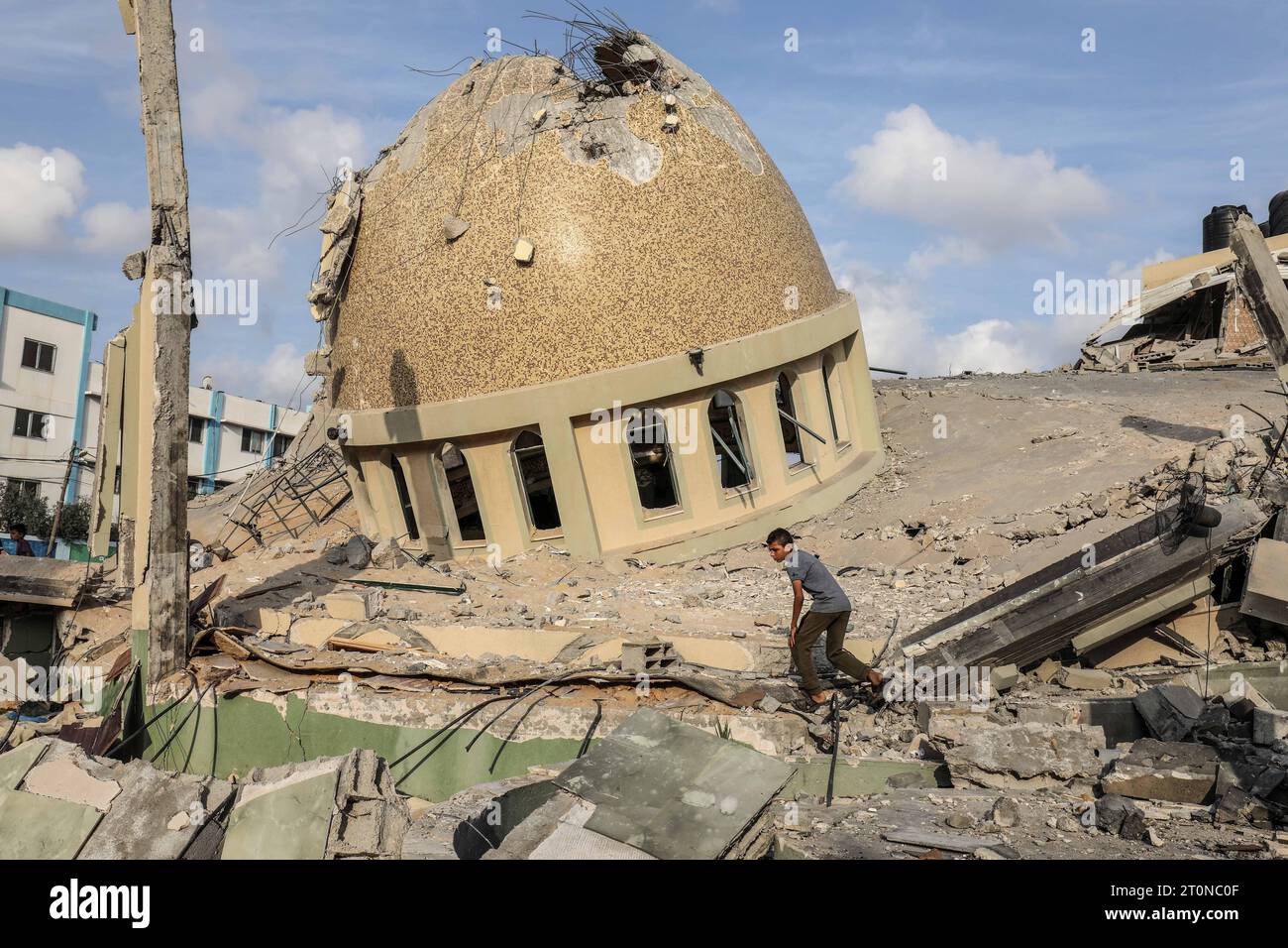 Khan Yunis, Palestinian Territories. 08th Oct, 2023. Palestinians ...