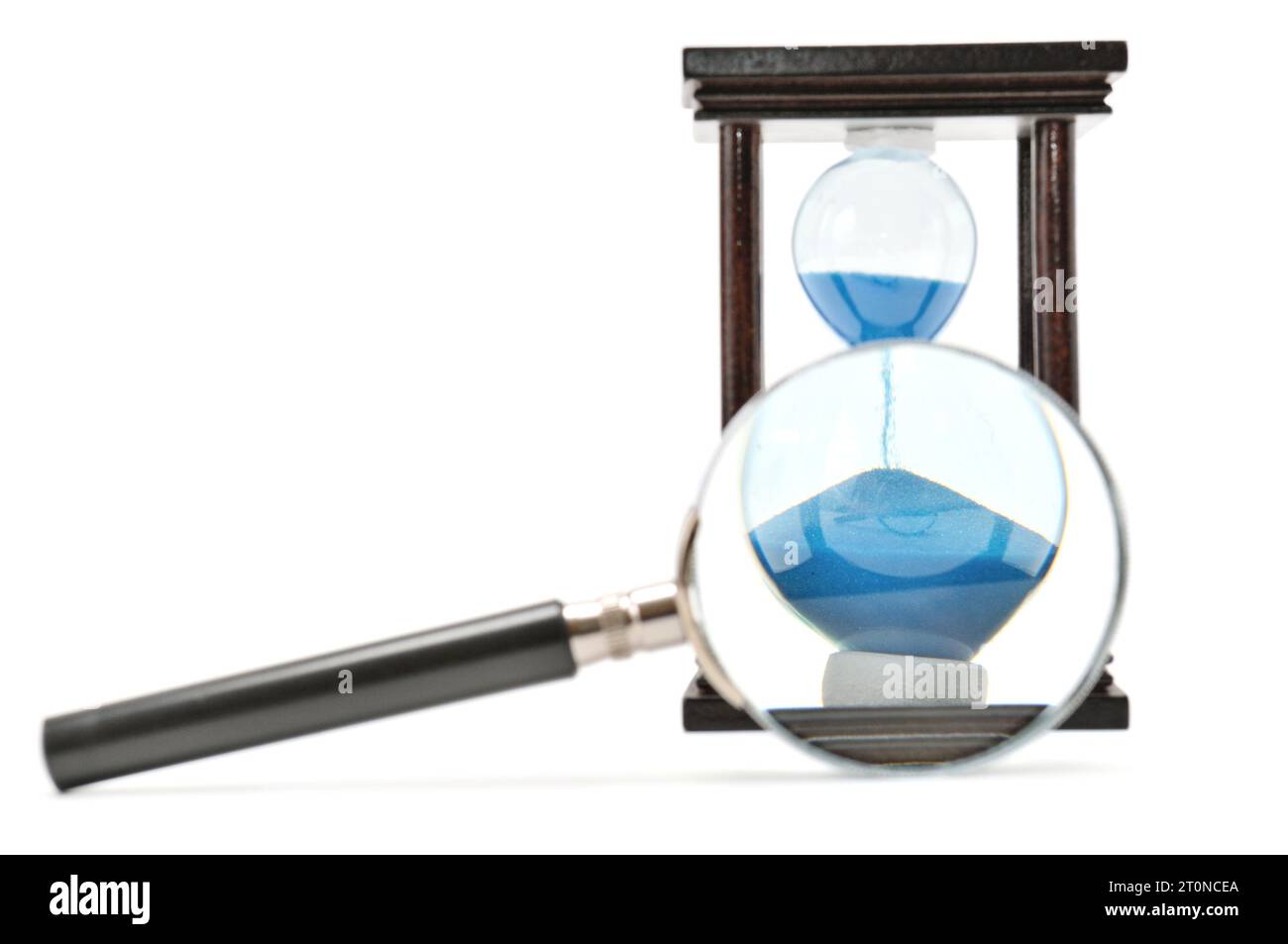 Clock magnifying glass hi-res stock photography and images - Alamy