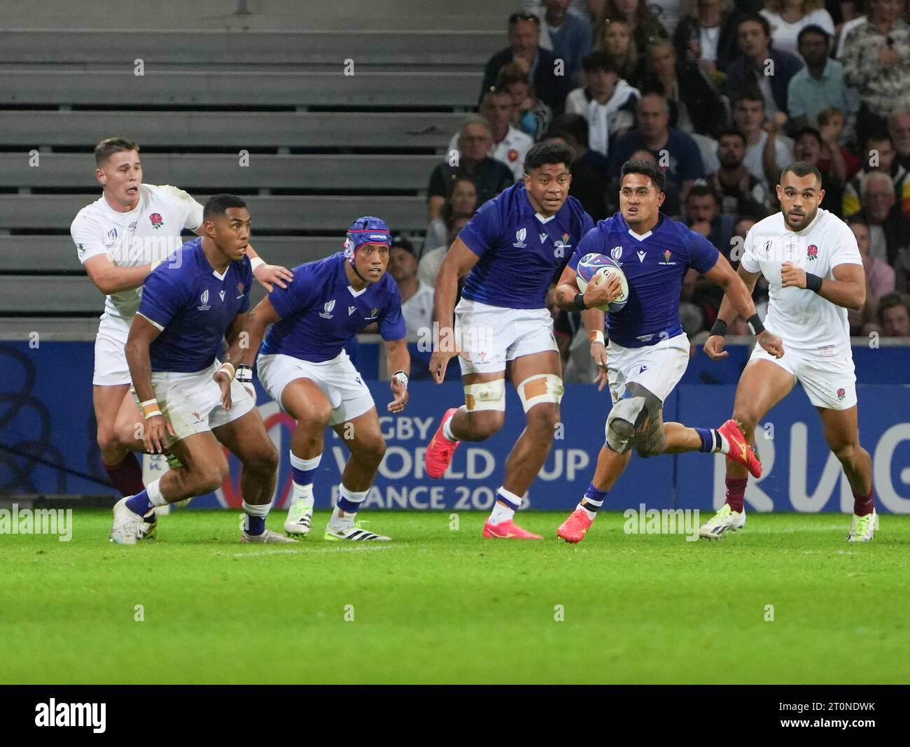 Joe Marchant of England and Sama Malolo of Saoma. during the World Cup ...