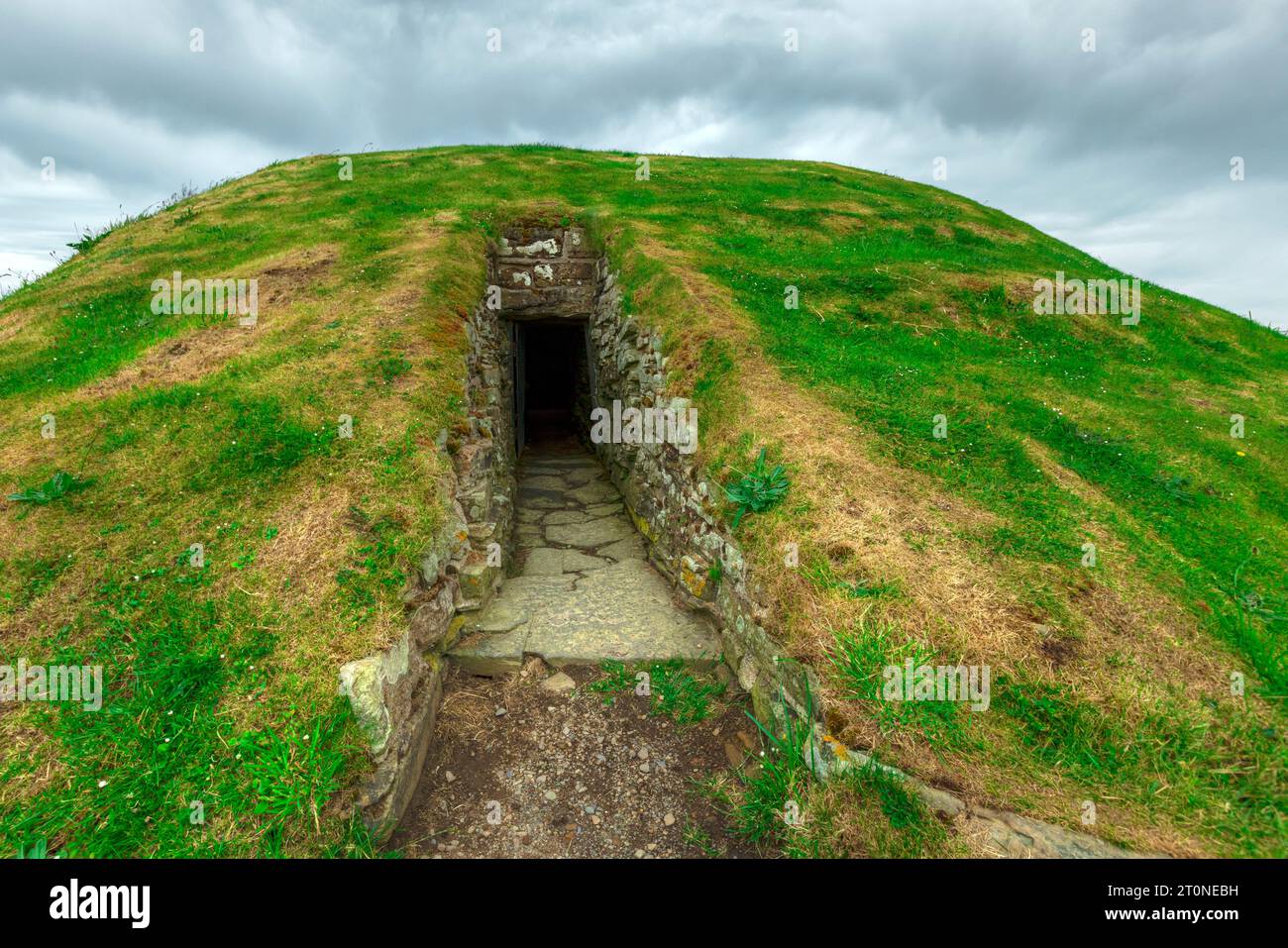 Chambered cairn hi-res stock photography and images - Alamy
