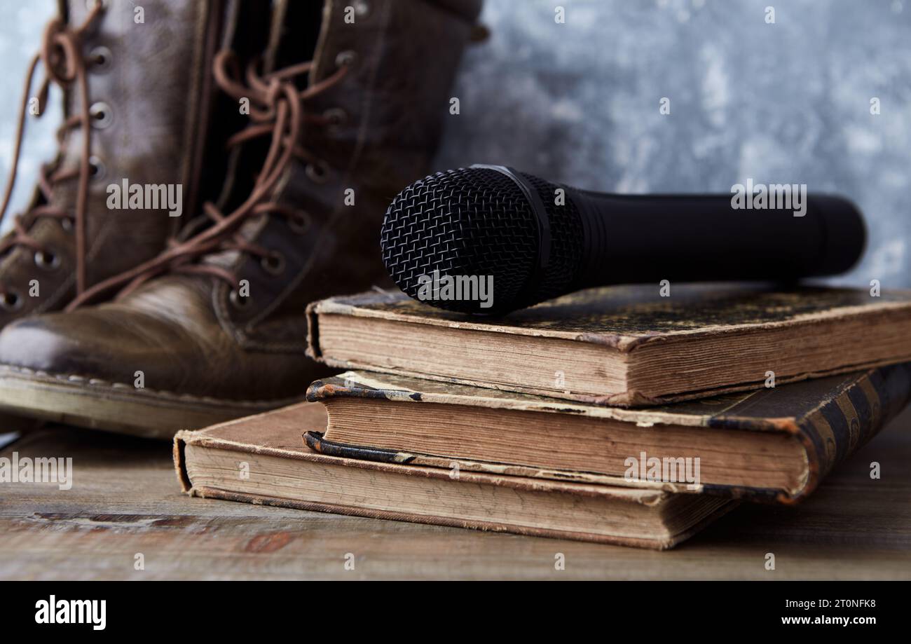 Books microphone hi-res stock photography and images - Alamy