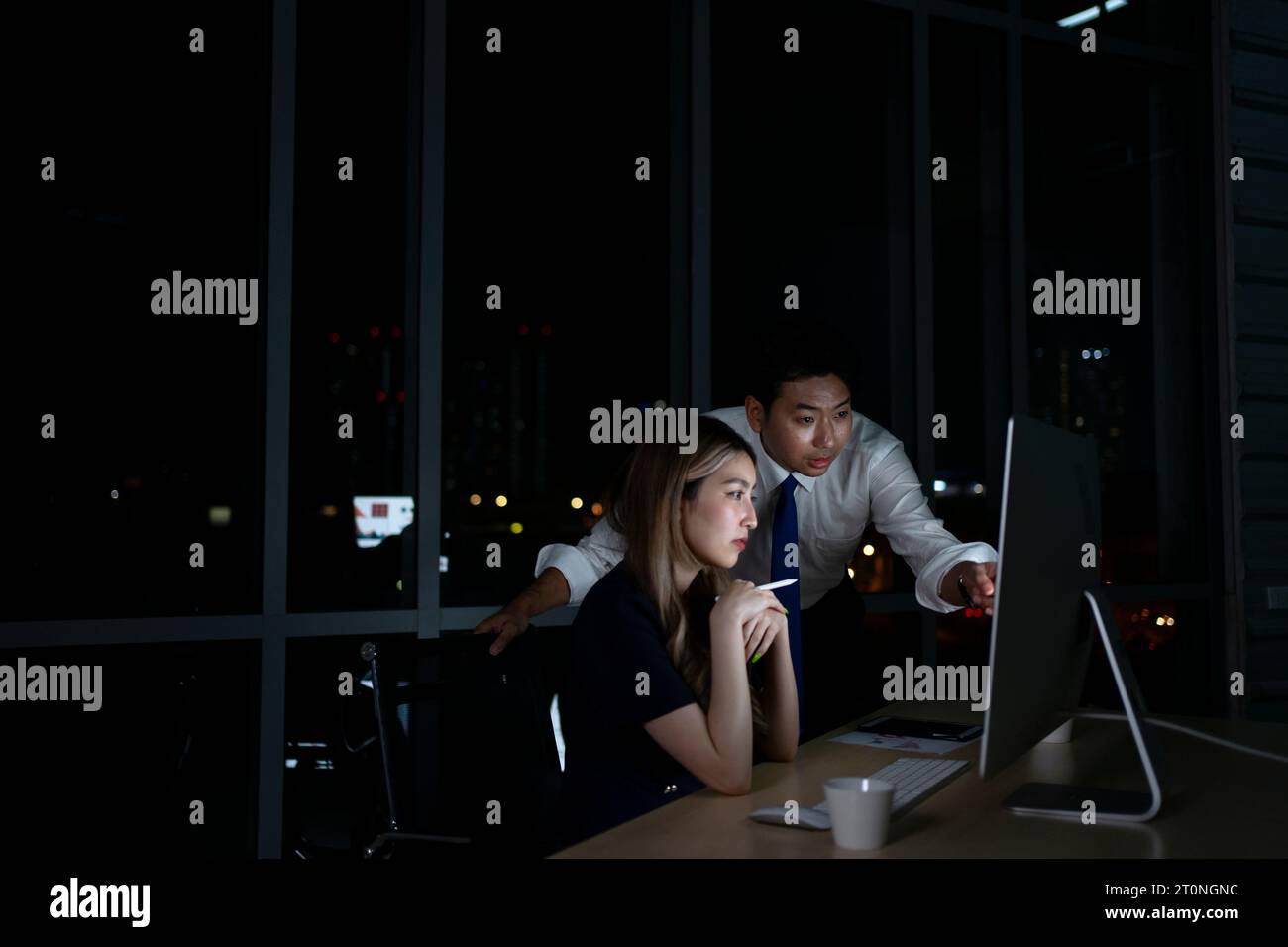 Two japanese office workers hi-res stock photography and images - Alamy