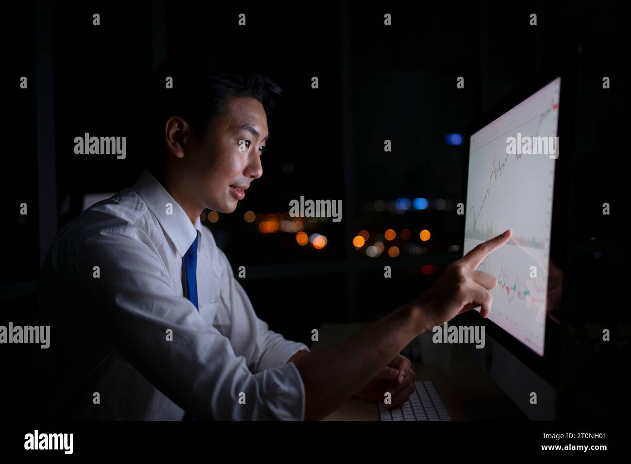 Employee working late night office hi-res stock photography and images ...