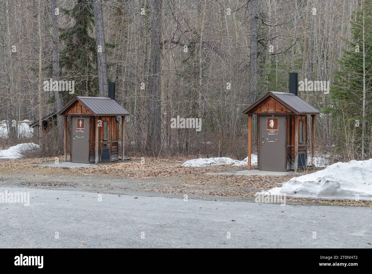 Public Toilets at the Mount Billy Mitchell rest area on Highway 4 ...