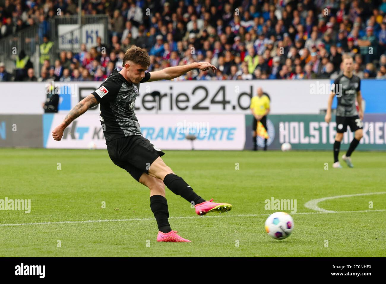 08 October 2023, Schleswig-Holstein, Kiel: Soccer: 2nd Bundesliga ...