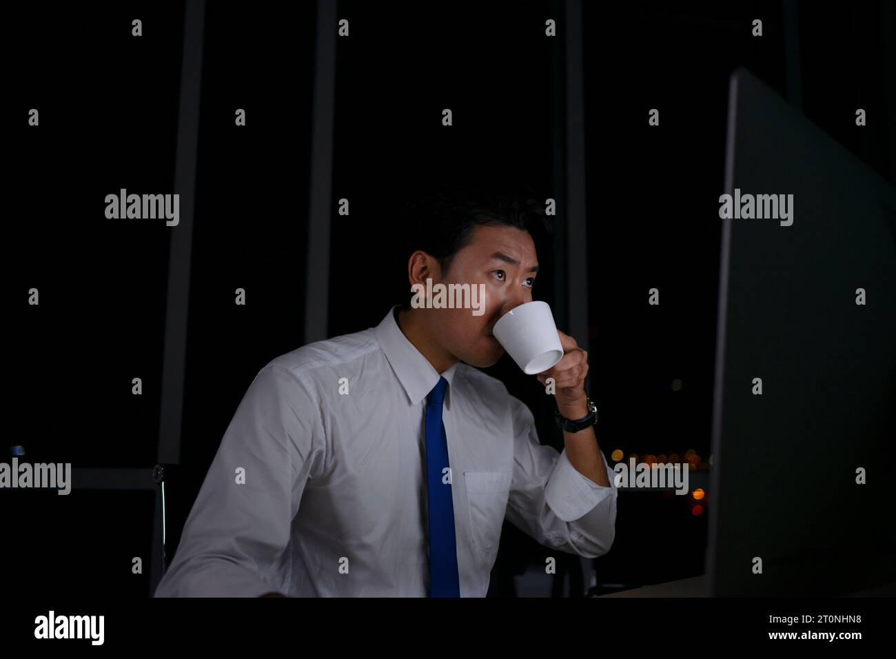 Business person working late hi-res stock photography and images - Alamy