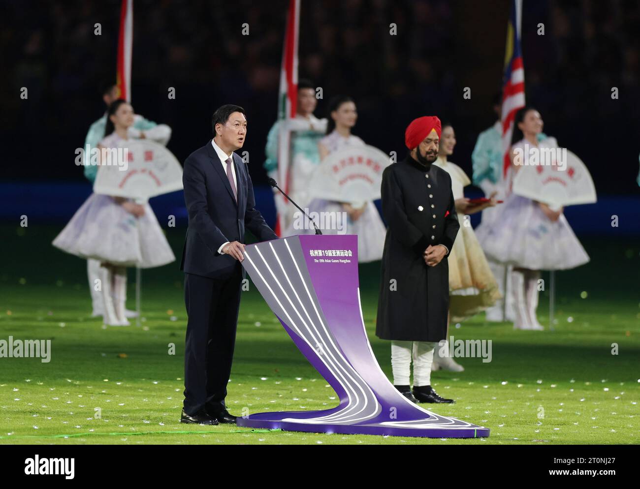 Hangzhou, China's Zhejiang Province. 8th Oct, 2023. Gao Zhidan (front L ...
