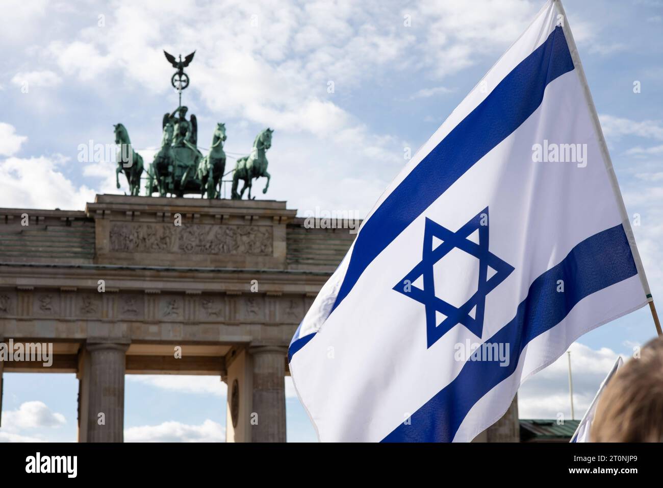 Solidaritätskundgebung für Israel am Brandenburger Tor, 1300 Menschen ...