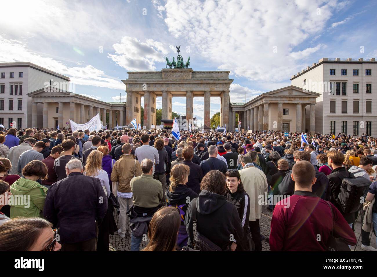 Solidaritätskundgebung für Israel am Brandenburger Tor, 1300 Menschen ...