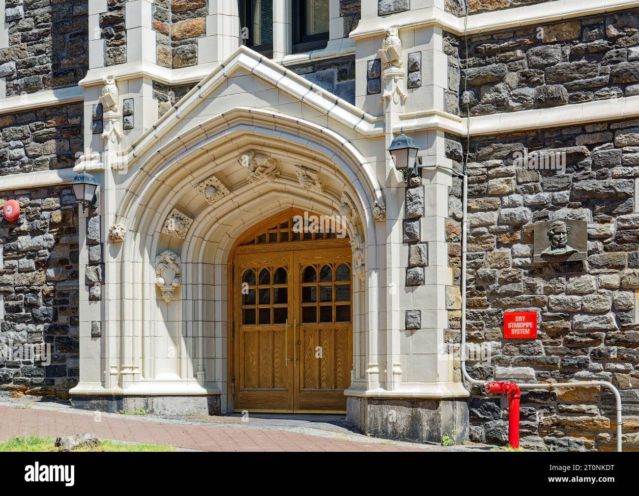 Townsend Harris Hall houses the CUNY School of Medicine in one of the ...