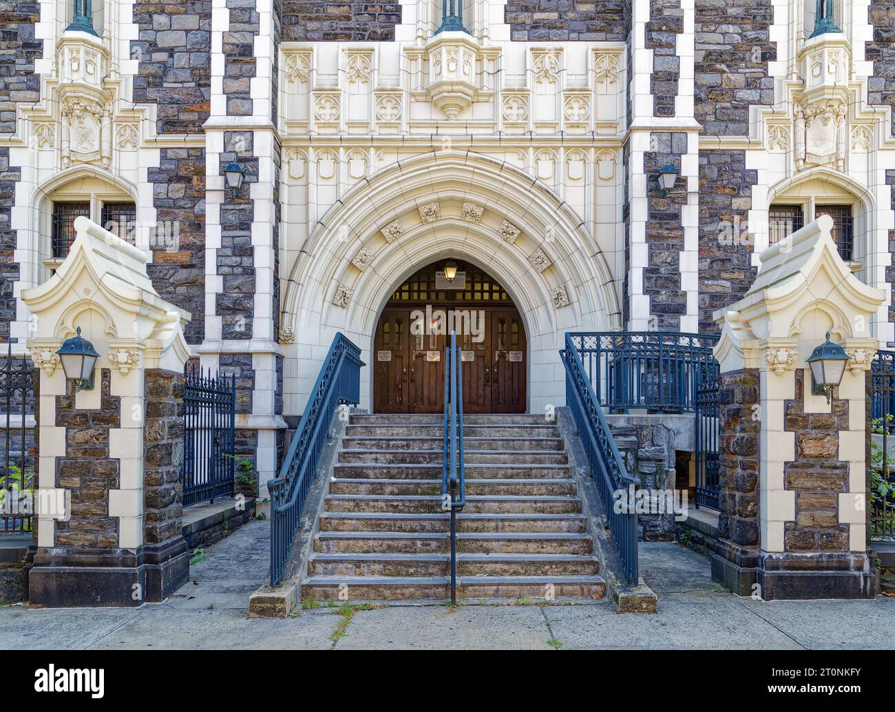 Townsend Harris Hall houses the CUNY School of Medicine in one of the ...